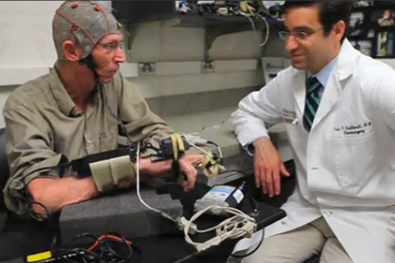 Brain-computer interface reverses paralysis in stroke victims – WashU ...