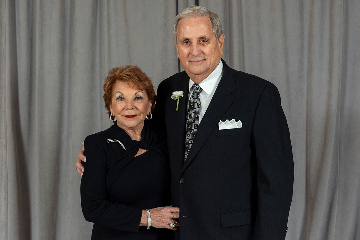 Koch gift recognizes outstanding research, teaching in surgical ...